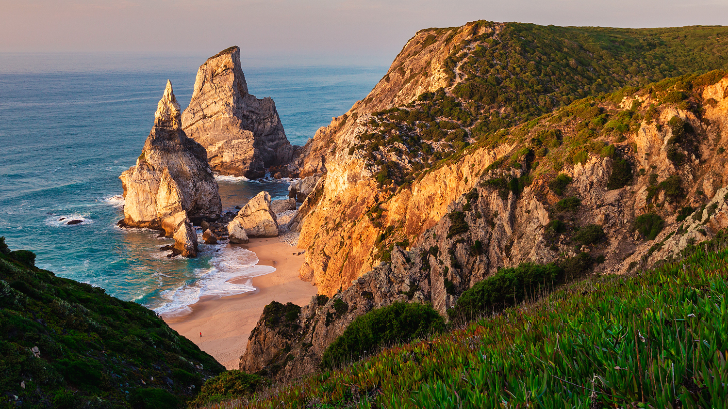 9 Best Beaches in Lisbon | Flight Centre